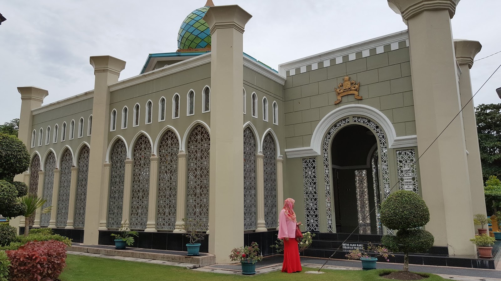 Meh Travel With Me!!: Masjid Raya Syahabuddin dan Makam Pahlawan ...