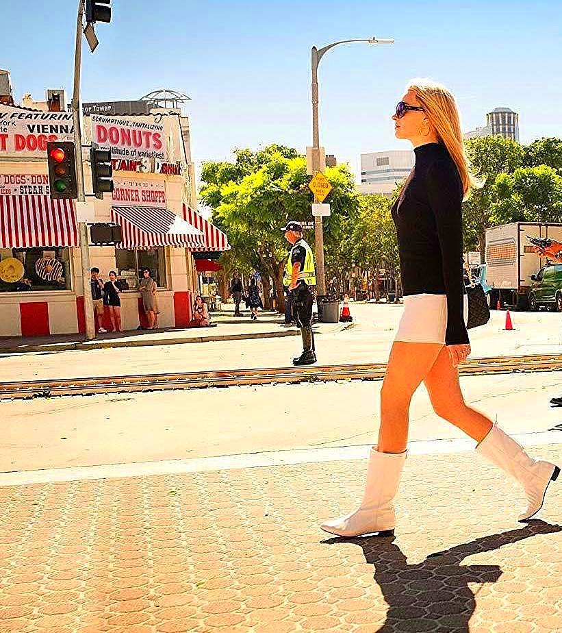 SNEAK PEEK : Tarantino's "Once Upon A Time...In Hollywood" - More New ...