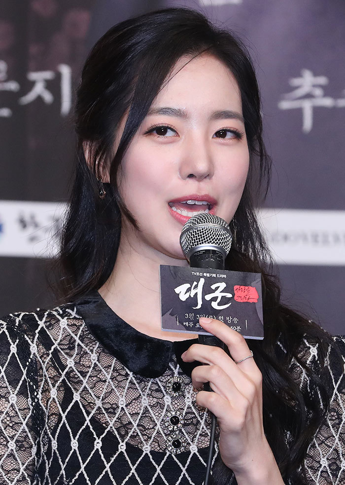 Nao Kanzaki and a few friends: Jin Se-Yun: Finally her first intro post....