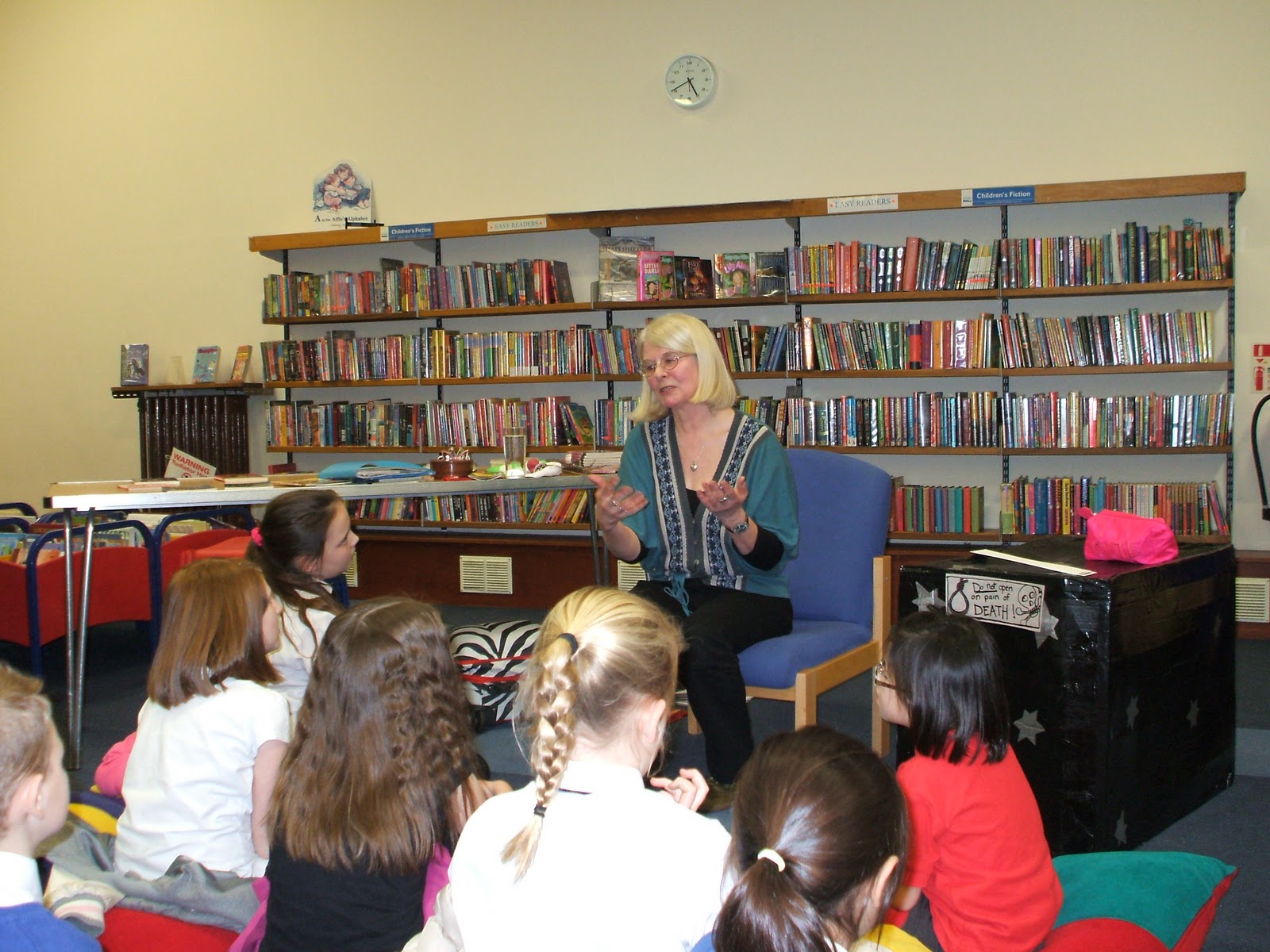 Franzeska G Ewart's Blog: Castle Hamster goes to Broughty Ferry library ...