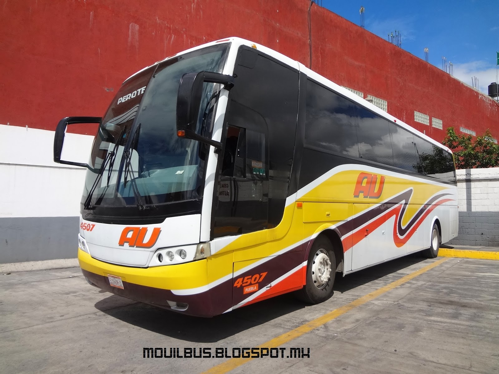 BUSSCAR VISSTABUS HI AUTOBUSES UNIDOS SERVICIO ORDINARIO.