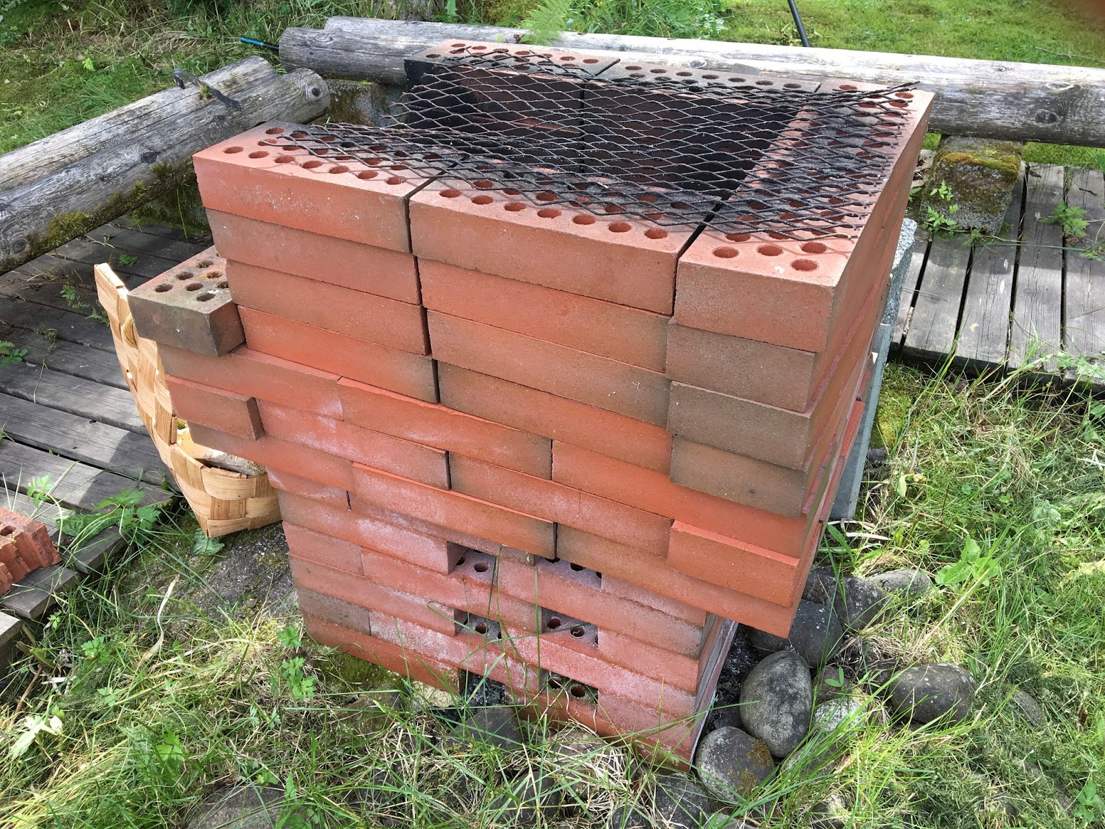 Vatsa täynnä: Grillausta puugrillillä