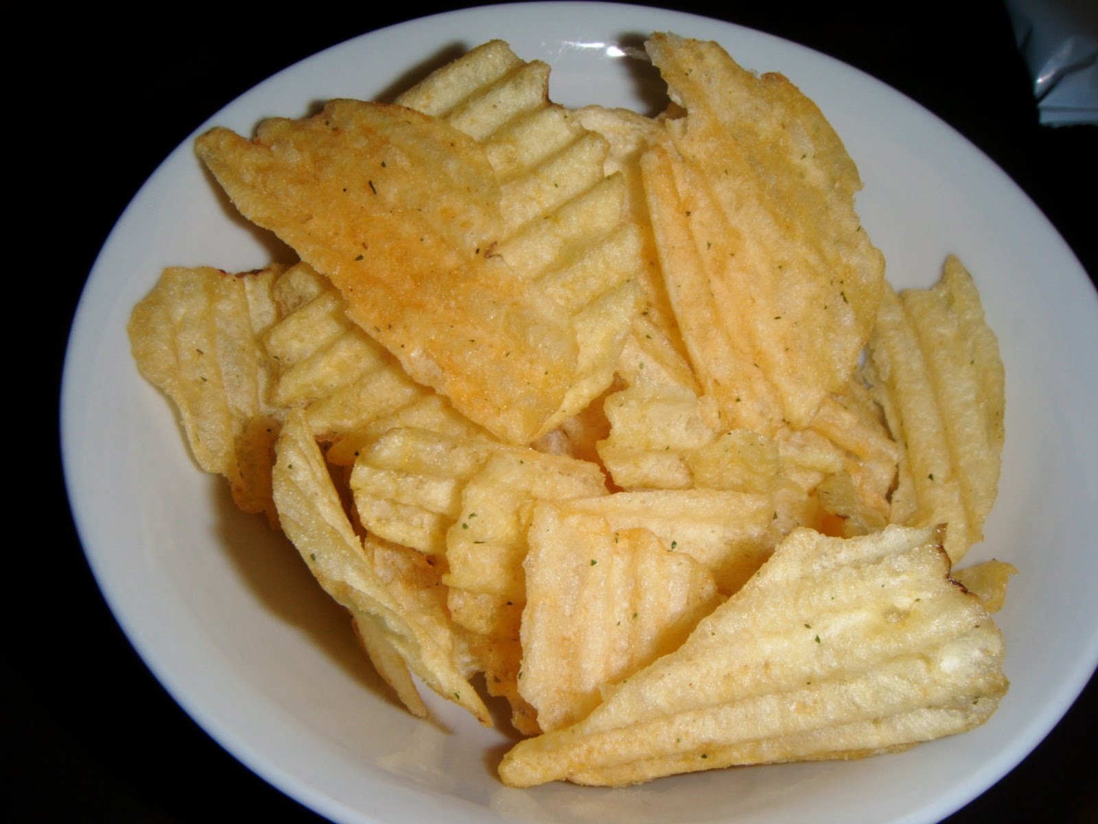 FOODSTUFF FINDS: New Walkers Crinkles Cheddar and Onion [Crinkle Cut ...