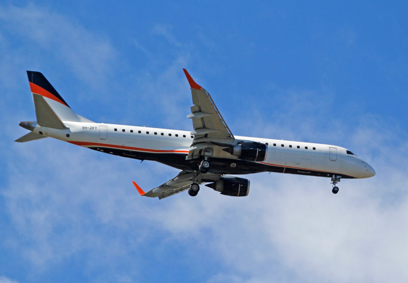 Perth Airport Spotter's Blog: Cobham Embraer EMB-190-100 IGW VH-ZPT ...