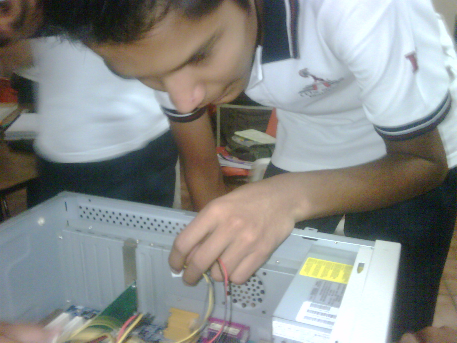 Kingston-team: Ensamble y Desensamble de Equipos de Computo