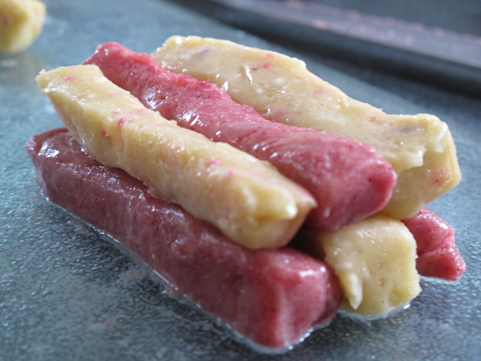 muppys: Pink Checkerboard Biscuits - Breast Cancer Awareness