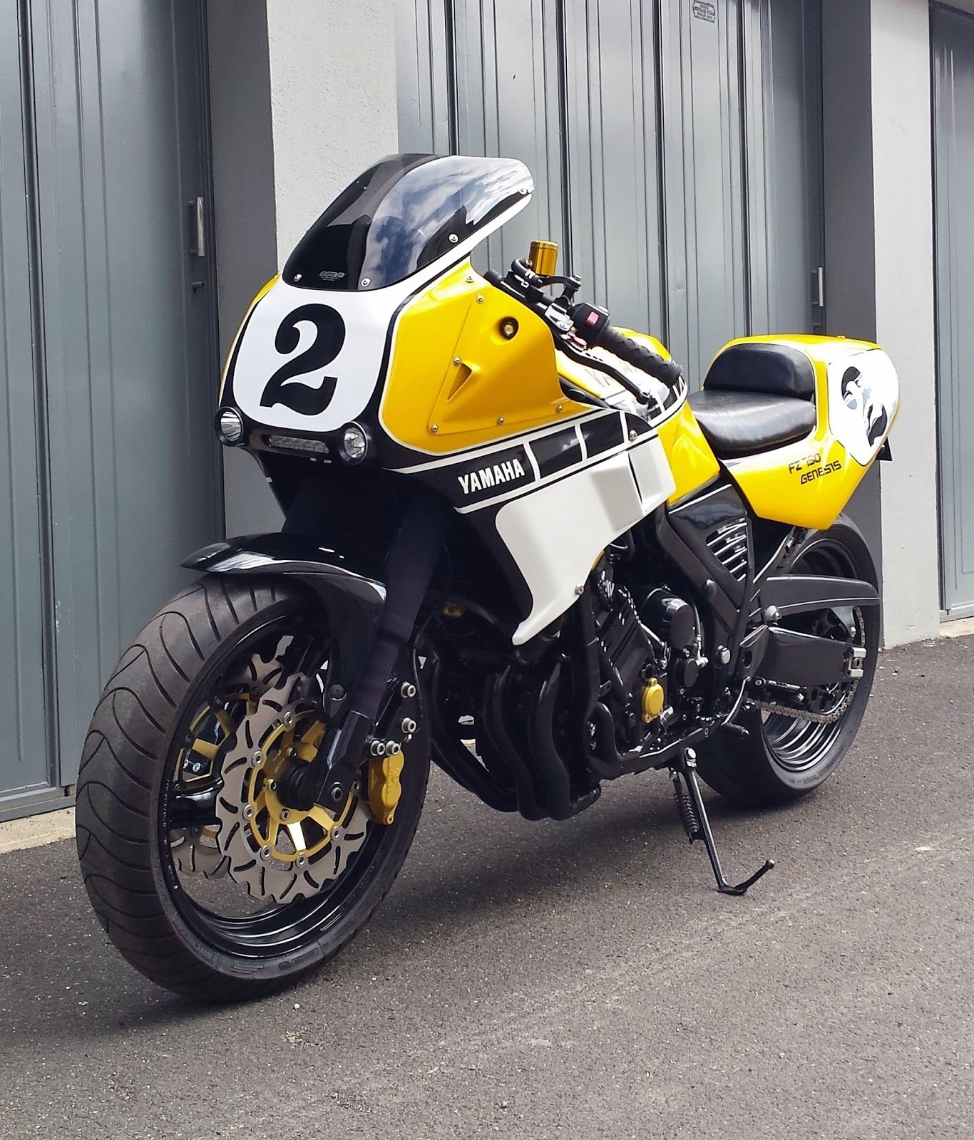 FZ 750 Genesis Restomod - RocketGarage - Cafe Racer Magazine