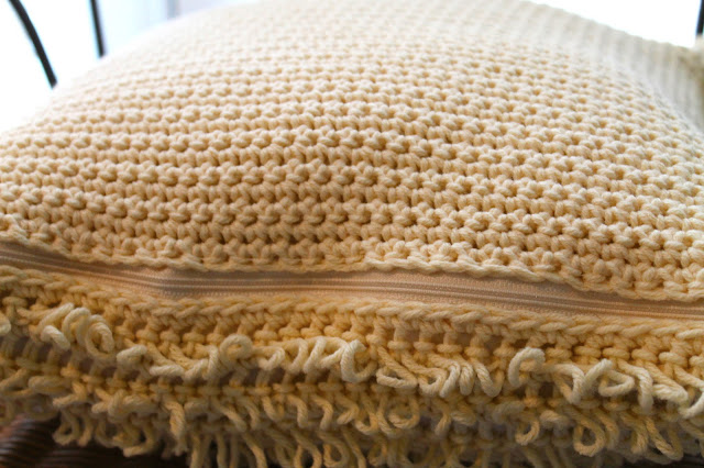 Sans Limites Crochet: Loop Pillow DIY
