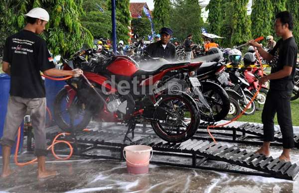 Perhatikan Hal-hal ini Saat Mencuci Motor - Berita Otomotif Indonesia