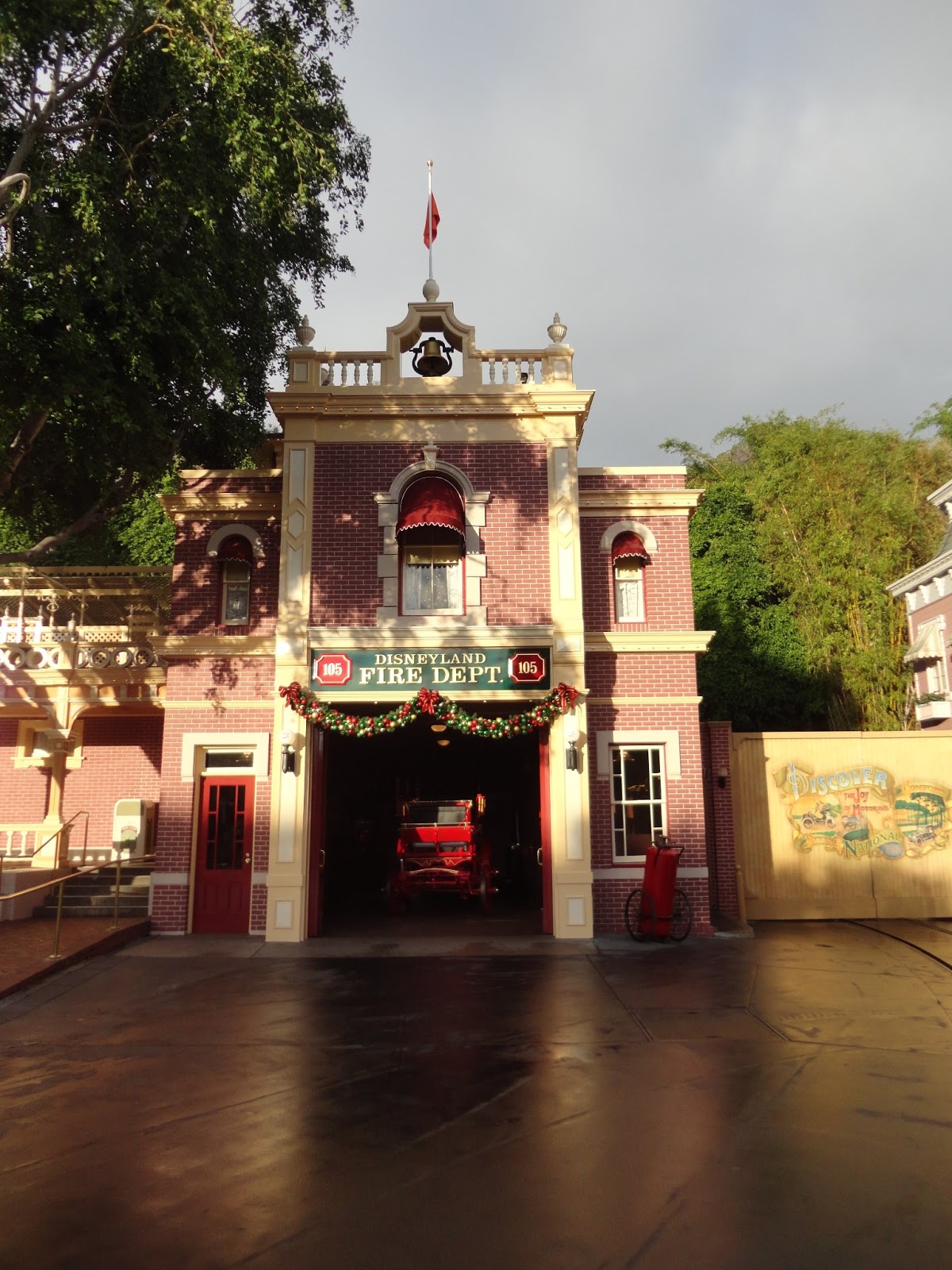 Disneyland: Main Street Firehouse