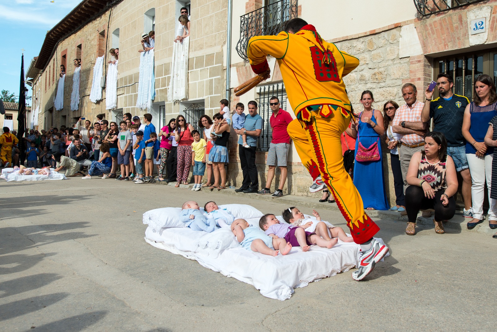 El Colacho e il Salto del neonato