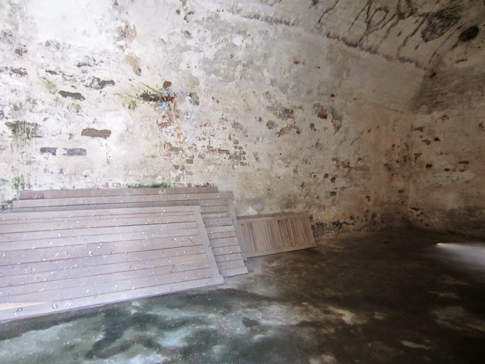 Souvenir Chronicles: AFRICA: GHANA, FORT WILLIAM (AKA ANOMABU )