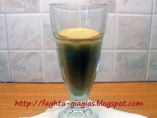 Στιγμιαίος καφές (φραπέ ή frappé) με παγωτό