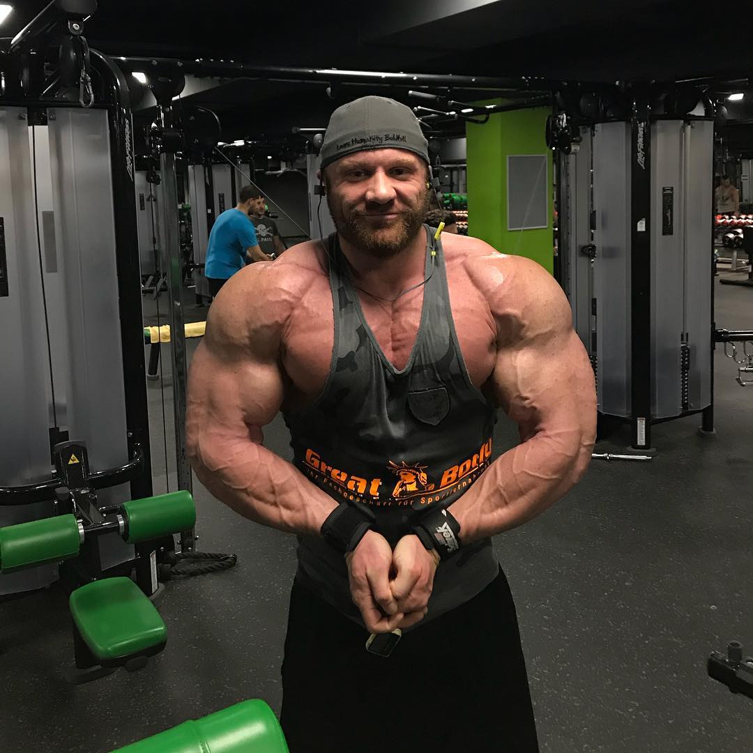 Muscle Lover: German muscle beast Tobias Hahne