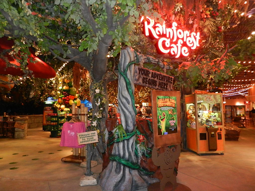 Kuweight 64: RAINFOREST CAFE AT GREAT LAKES CROSSING OUTLETS MALL IN ...