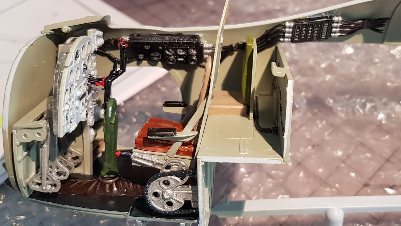 24th-scale: Mosquito: cockpit complete
