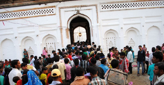 Through Picture: Architecture with endemic flavour: Ambikapur palace