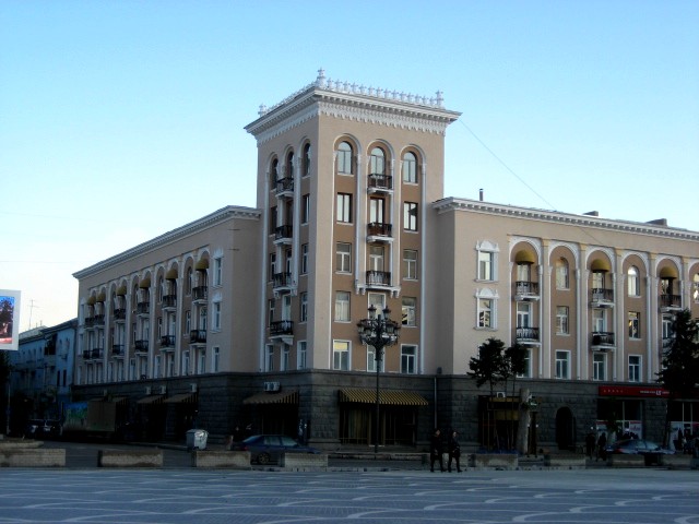 Living Rootless: Rustavi: Rustavi Kalakhoba, Part 4: A Square Complete ...