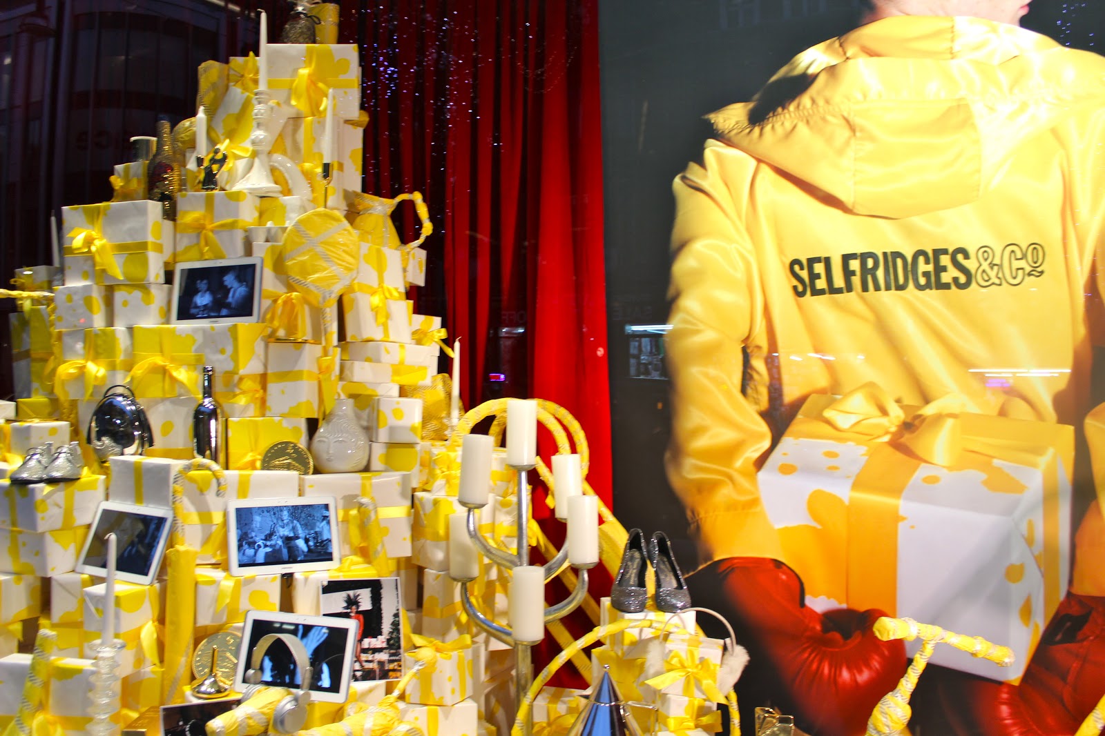 SELFRIDGES CHRISTMAS WINDOWS - VISUAL MERCHANDISING ~ SHALLOWWONDERLAND