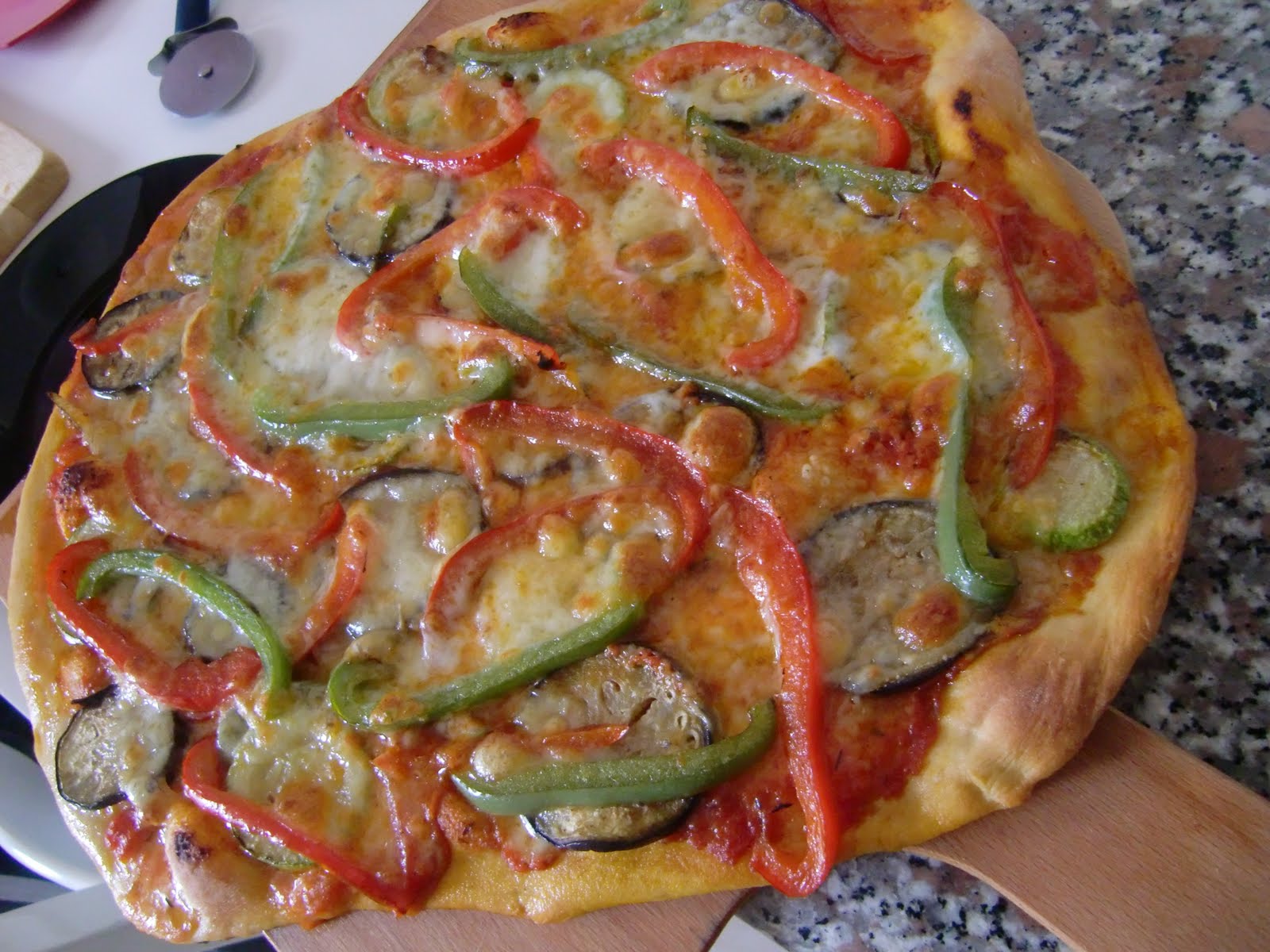 Con pan y postre: Pizza con verduras salteadas