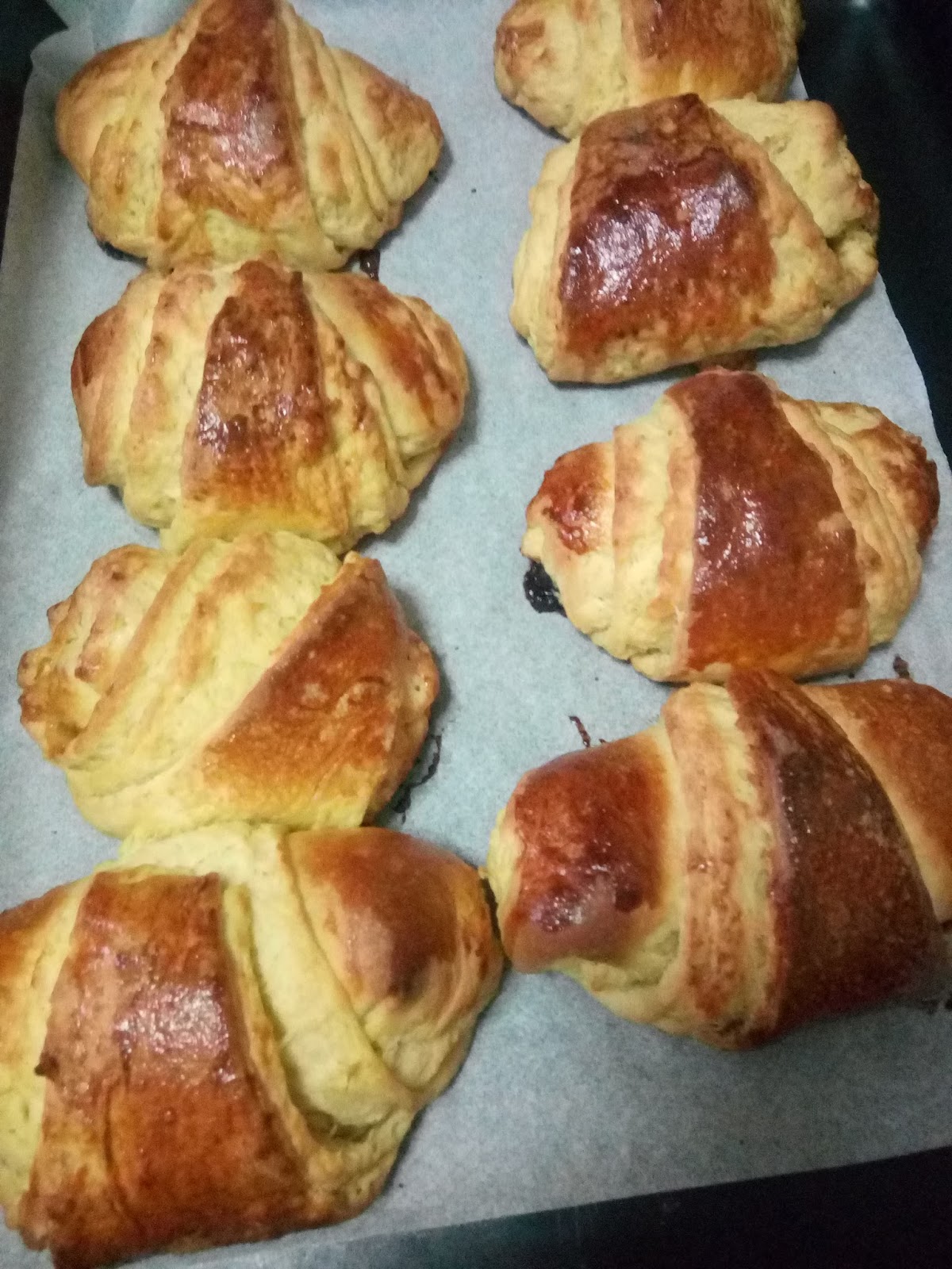 Hellena ...din bucataria mea...: Cornuri umplute cu magiun de prune