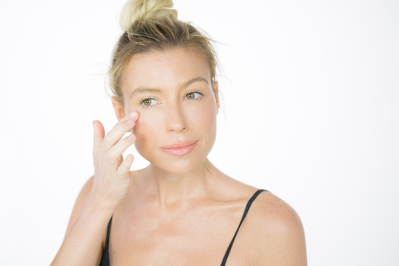 THE BARE LOOK INSPIRED BY TRACY ANDERSON- A MAKEUP LOOK WITH ECCO BELLA ...