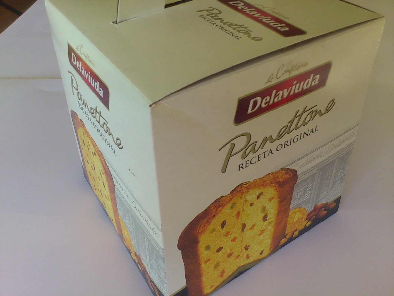 “El panetun” El panettone, el dulce símbolo de Milán. / La Hoja de Albahaca