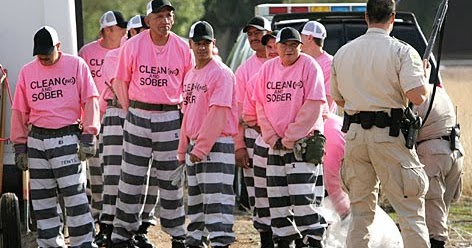 La ventana indiscreta de julia: "SI CAÉS PRESO DE NUEVO, TE VESTÍS DE ROSA"