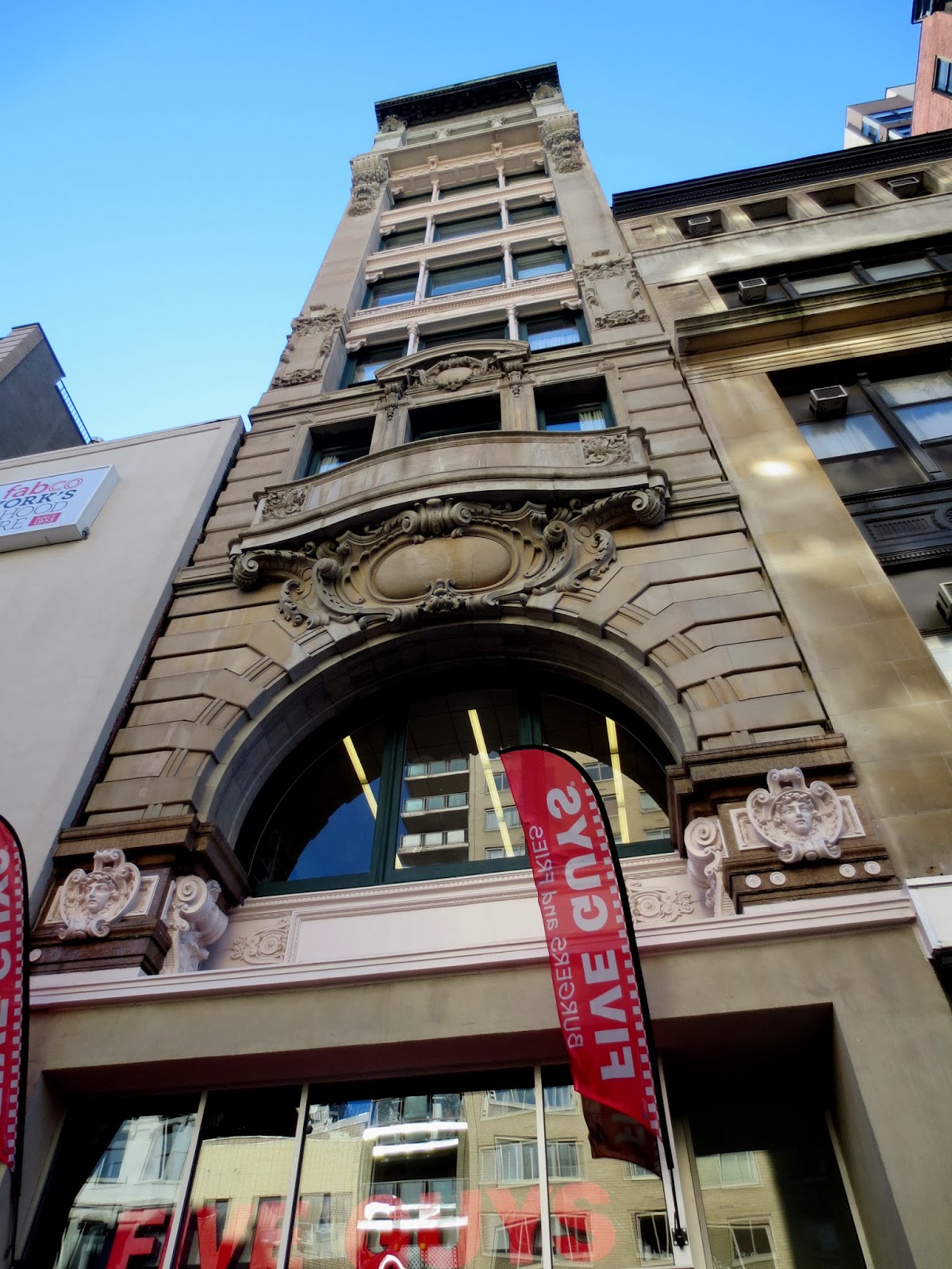 Big Apple Secrets: The Magic of Macy's. The history of the store. Part 1