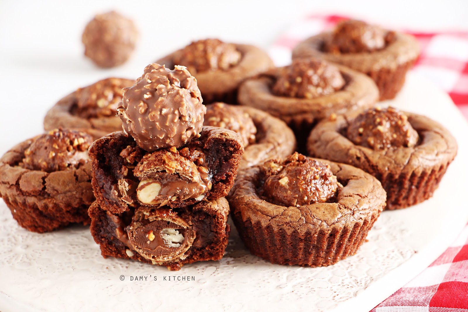 FERRERO ROCHER VE NUTELLA'LI MİNİ BROWNİE - Damy's Kitchen