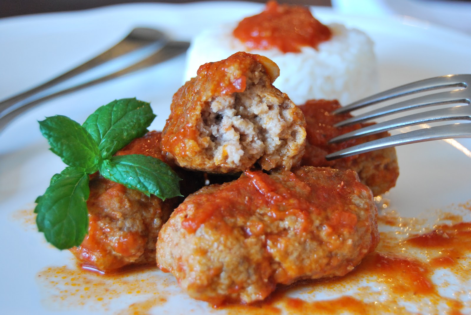 oraia pou myrizei: Soutzoukakia di Smyrne