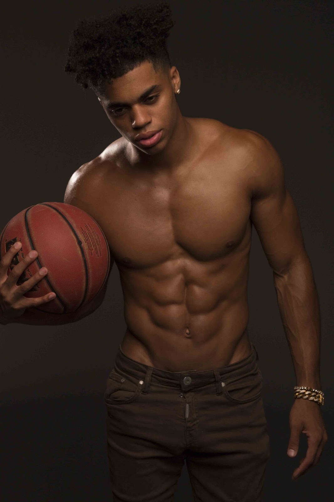 Urban Insider Takes a Look Inside Hoopstar Deven’s World