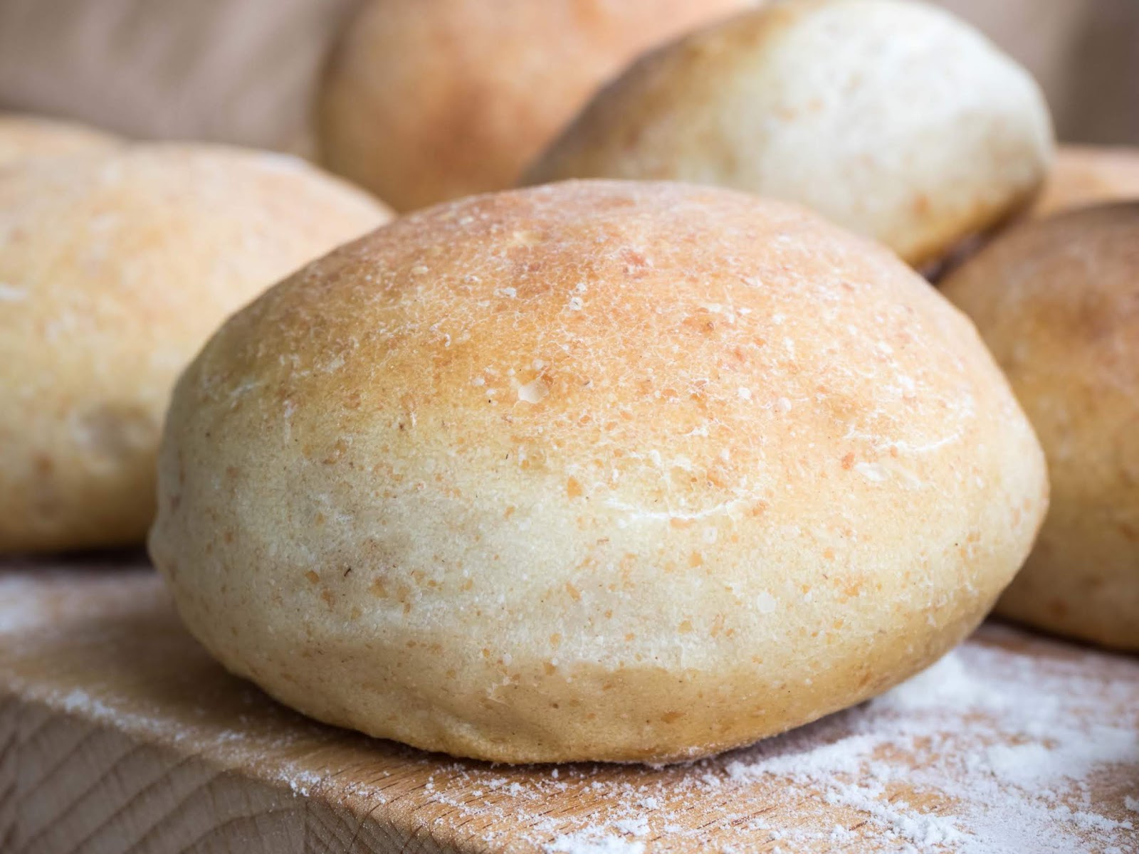 Bollos de pan con espelta y trigo