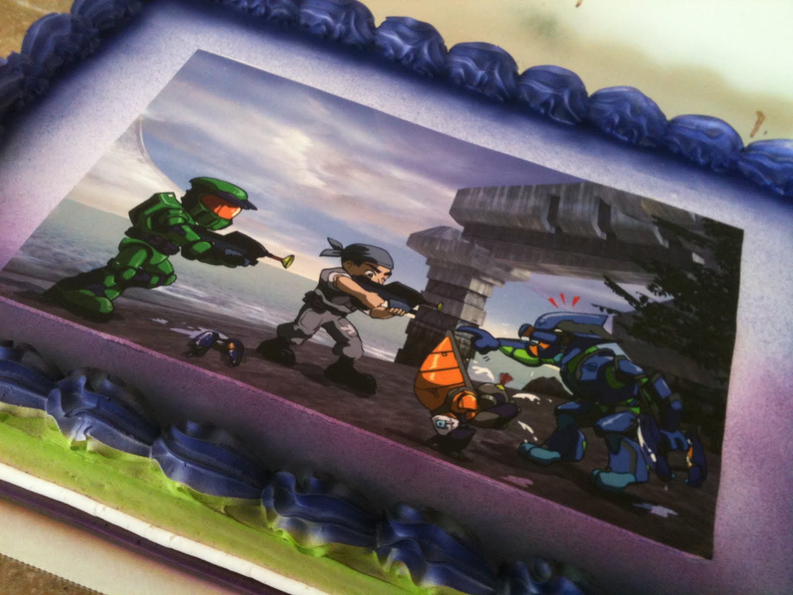 Hector's Custom Cakes: halo custom