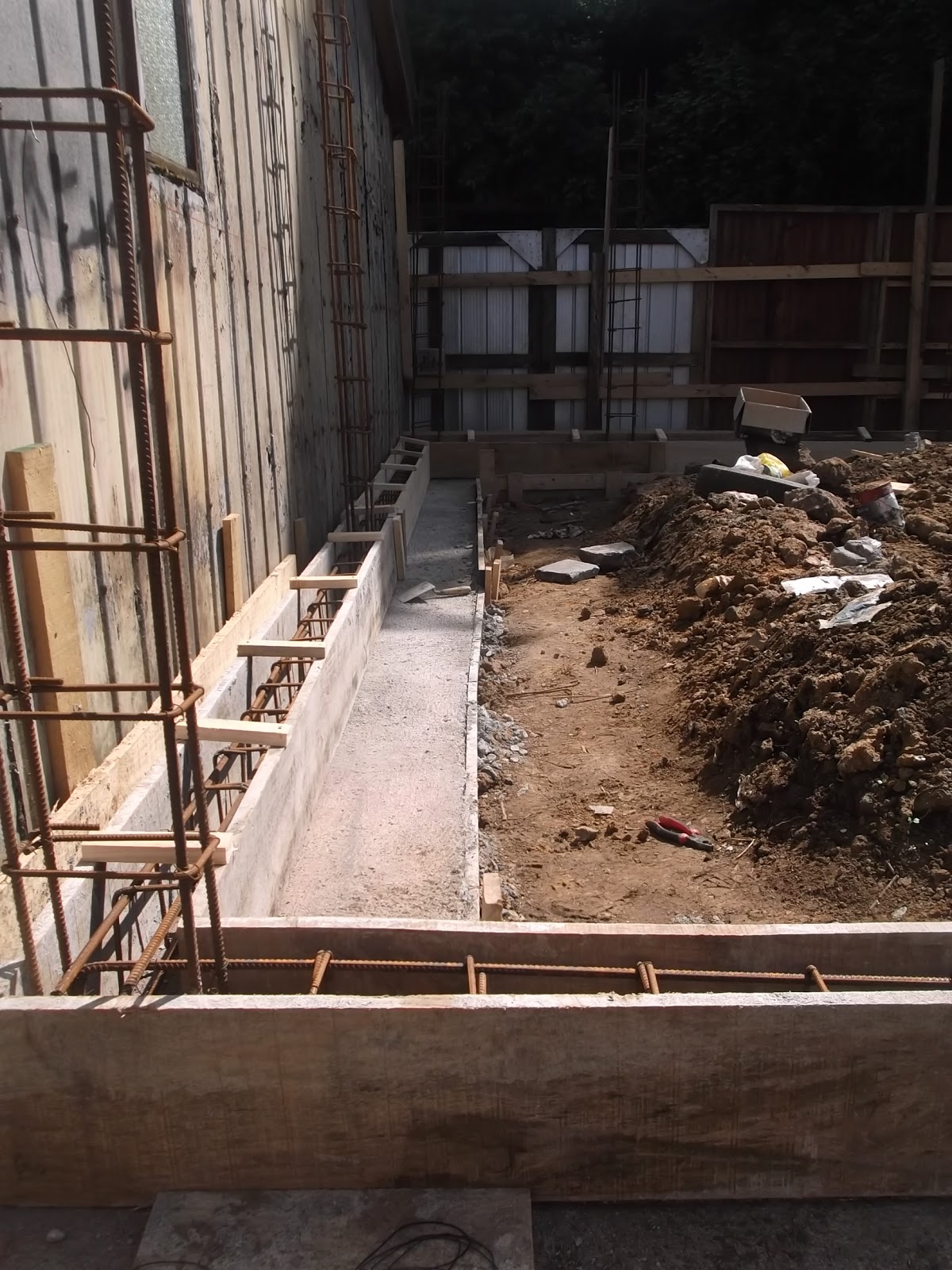 guarda construcciones JDC: encofrado y hormigonado de sobrecimiento