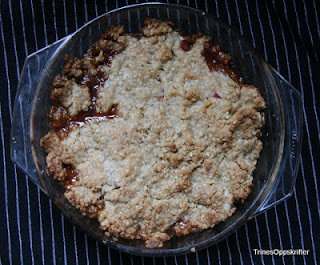 Trines Oppskrifter: Rabarbrasmuldrepai med lakris