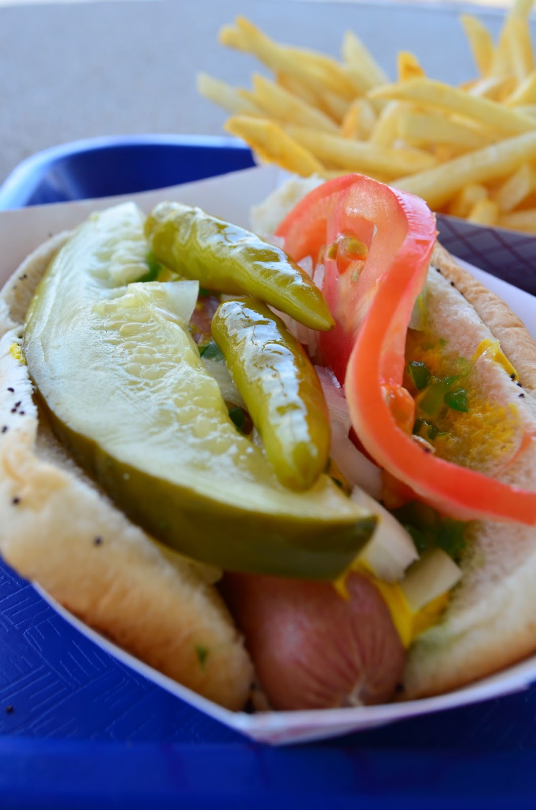 iron stef: OverBites: Woofie's Hot Dogs!