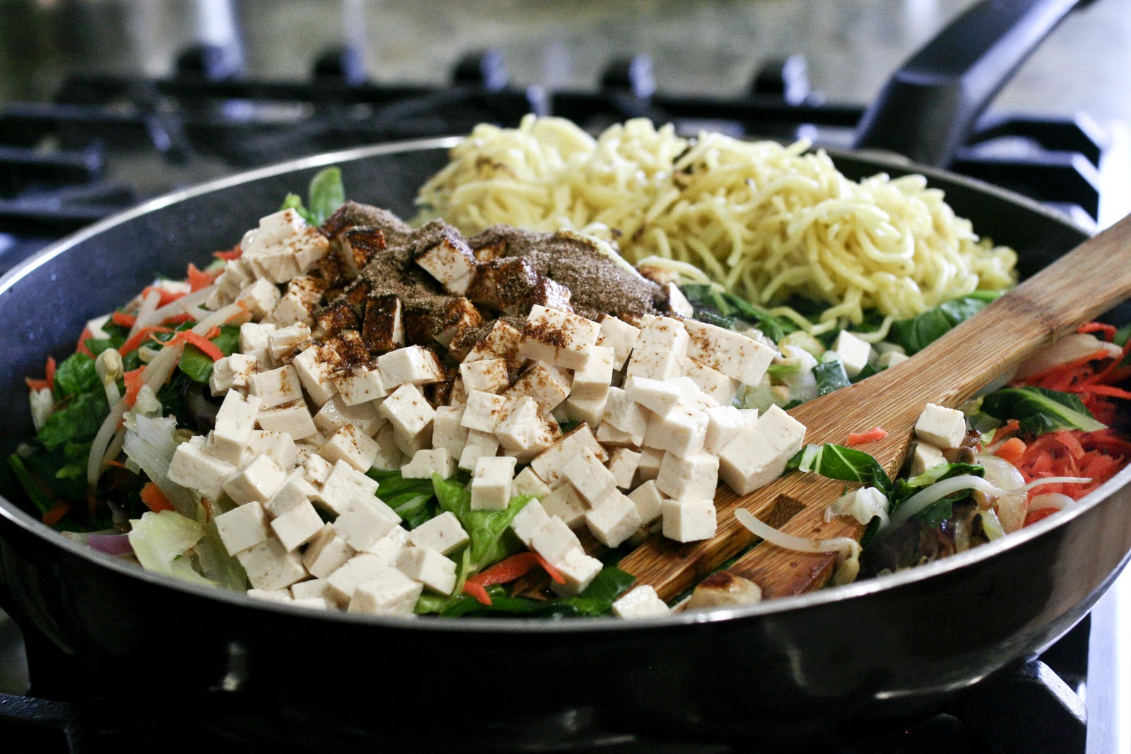 FOODjimoto: Yakisoba Egg Rolls