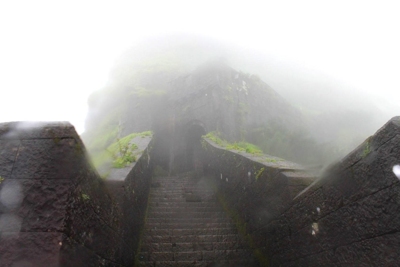 The Iron Fort - Lohagad : A beautiful fort in a beautiful location ...