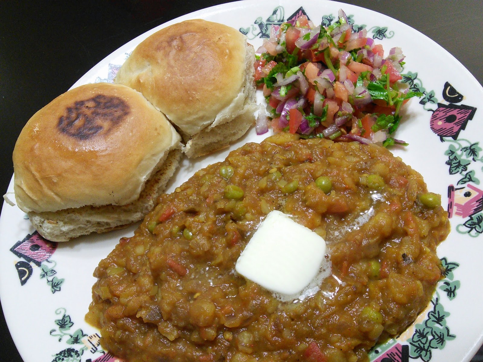 Dancing with a knife...: pav (bun)