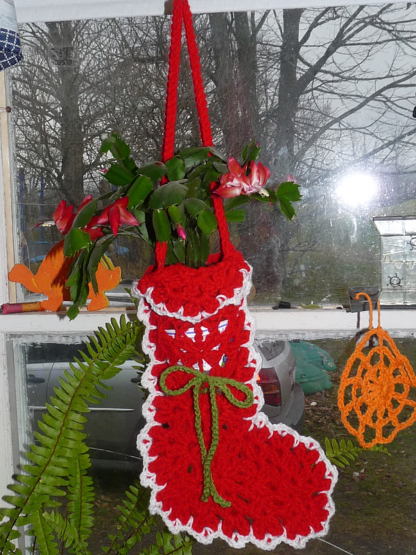 Nancy's Crochet: Christmas Stockings & Stocking Plant Hanger :)