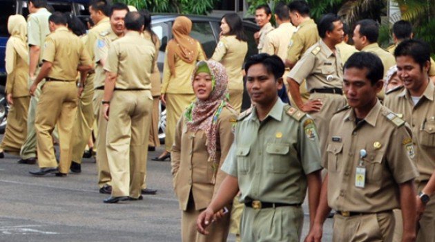 Pegawai Negeri Sipil Senin Depan Mulai Ganti Seragam - Guru Sekolah