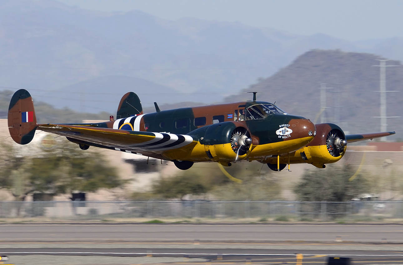 nhungdoicanh: Beechcraft 18 Twin Beech