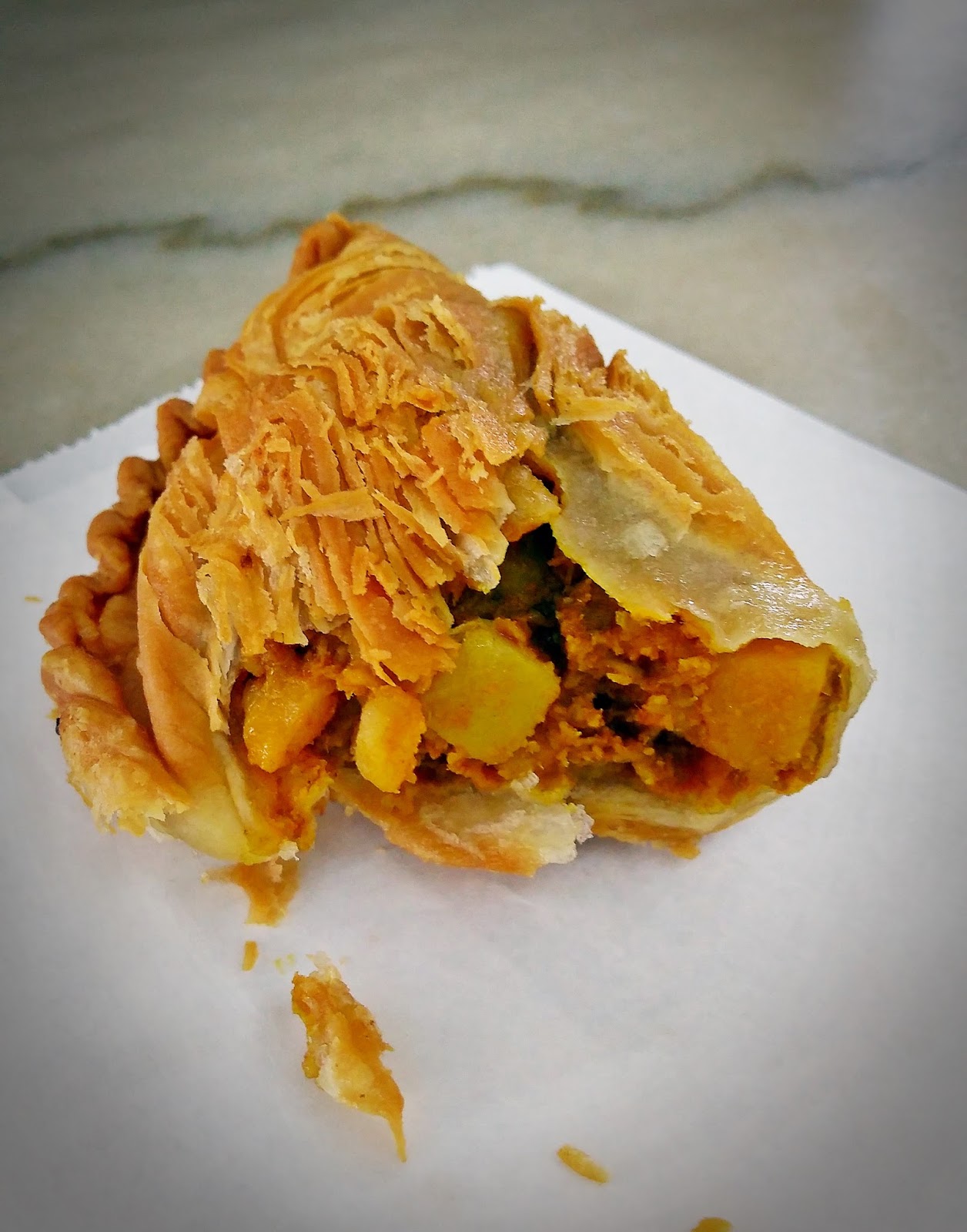 Venoth's Culinary Adventures: HOMI Chicken Curry Puff @ SS2, Petaling Jaya