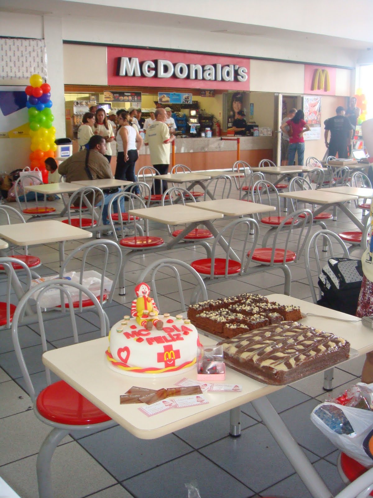 Loren Cakes: Bolo do Ronald Mc Donald´s no Mc Dia Feliz 2011