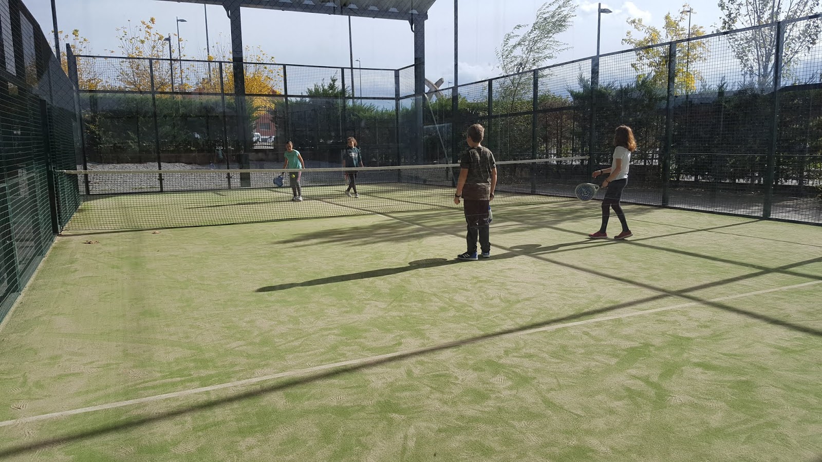 Educación Física en Primaria: JUGAMOS CON RAQUETAS Y PALAS (6º)