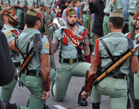 These Spainish Army Officers are so hot! (photos)