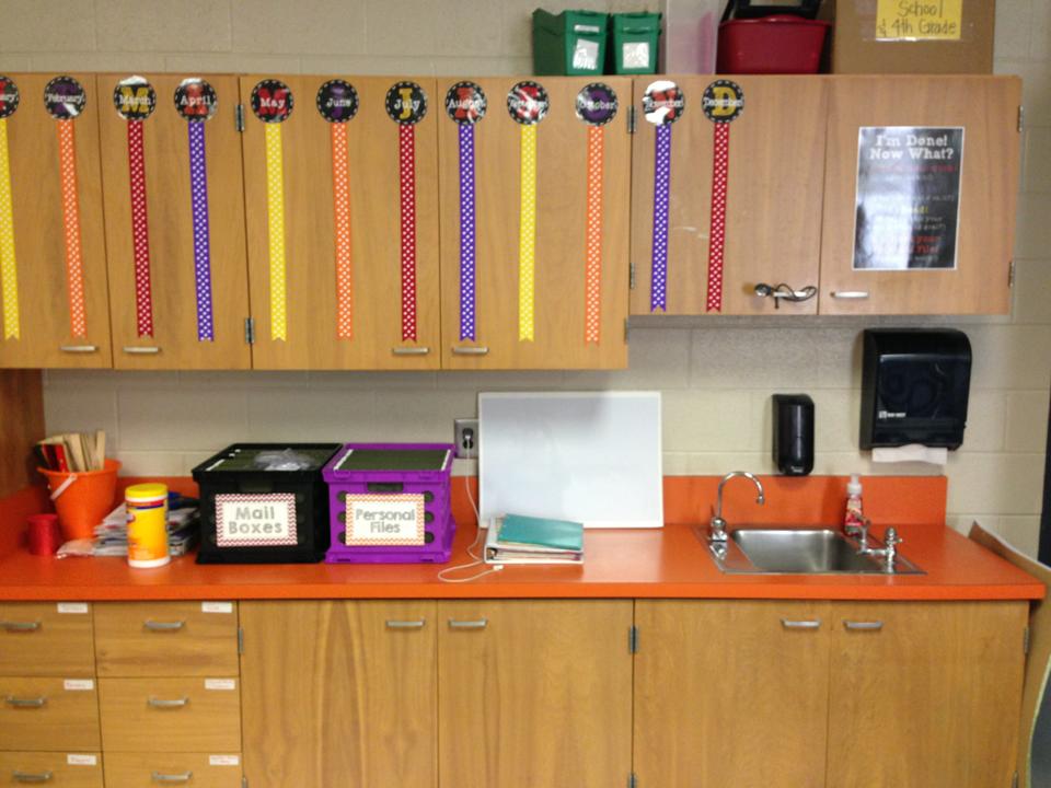 Upper Elementary Fun!: Classroom Tour!