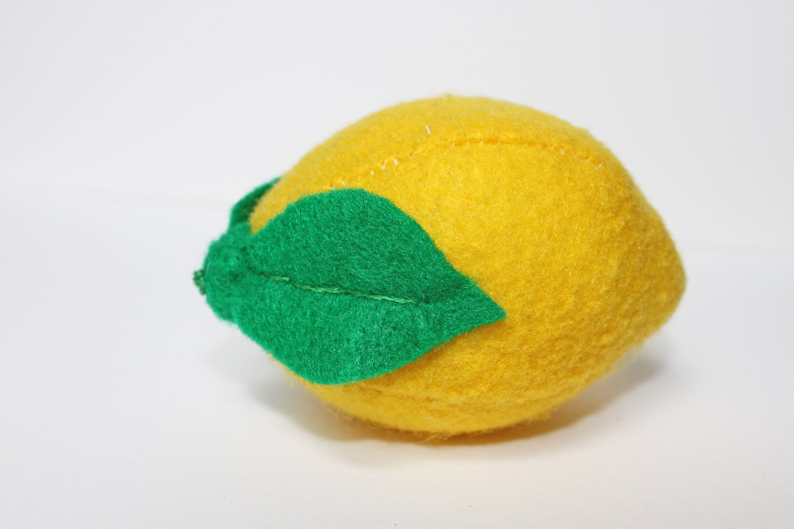 While Wearing Heels: I heart fake food - Lemon Tutorial