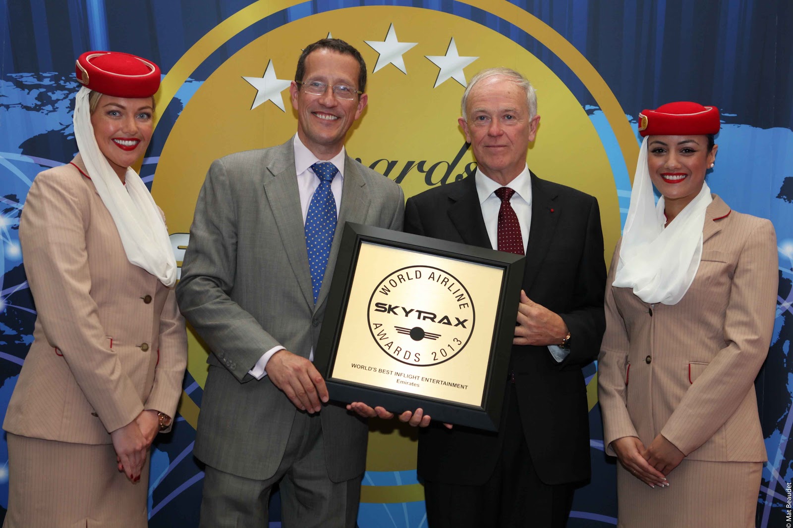 Emirate receiving the Skytrax Award